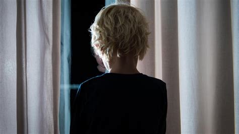 10 Jarig Meisje Vertelt Op School Dat Ze Seks Heeft Met Haar Stiefvader Haar Moeder Ontkent En