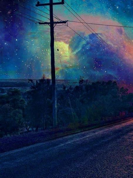 Мост в будущее Рождалась акварель из слёз И мои пальцы рисовали На сером небе синий мост