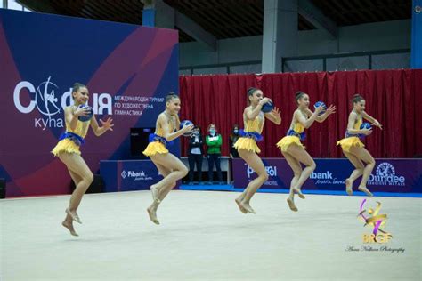 Сребърен медал за ансамбъл девойки за съчетанието с 5 топки 19min Media