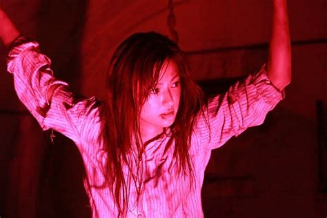 深キョンが手を縛られ傷だらけ…衝撃のビジュアル公開の画像｜シネマトゥデイ