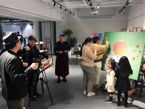 满月美术馆和美术馆漂漂美术馆大山谷图库