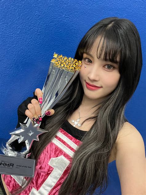 STAYC 스테이씨 on Twitter HMA에서 본상 받았어요 스윗 정말 감사합니다 다음 주 컴백도 파이팅 STAYC 스테이씨 Yoon 윤