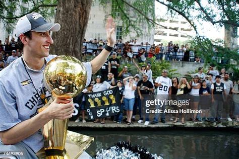 San Antonio Spurs Nba Championship Parade Photos And Premium High Res