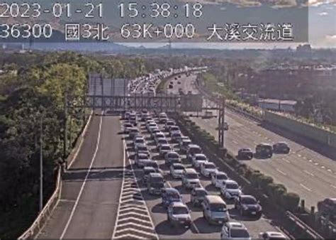 快新聞／除夕國3大溪段連環車禍 後方嚴重回堵6公里 民視新聞網 Line Today