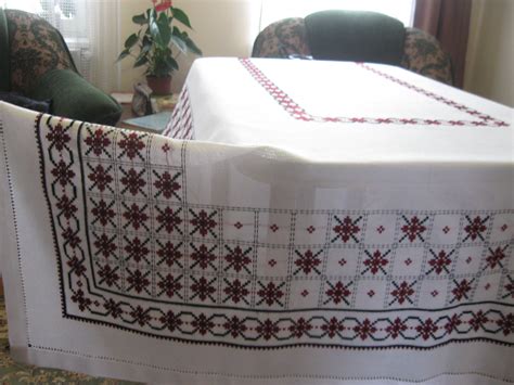 Вишита скатертина з серветками «Бордо