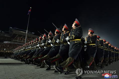 북한 건군절 75주년 야간열병식 개최 연합뉴스