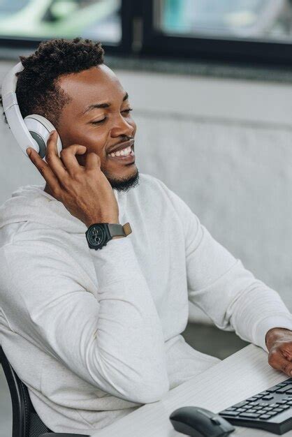 Premium Photo Cheerful African American Programmer Listening Music In