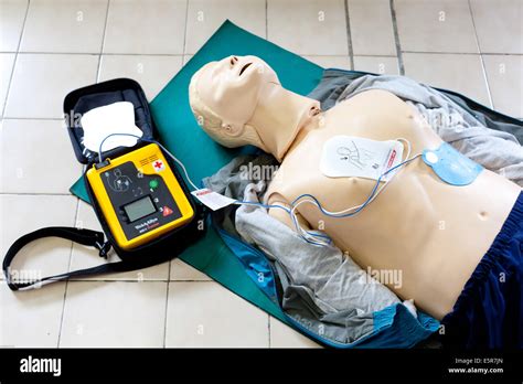 First Aid Training Courses Portable Semi Automatic Heart Defibrillator