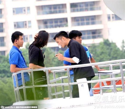 十二道鋒味2美食家族齊聚上海 謝霆鋒片場抽煙陳偉霆大紅潮t 每日頭條