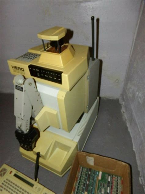 Rare Heathkit Hero 2000 Programmable Robot Et 19 And Lots Of Extras