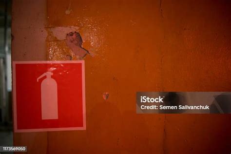 Stiker Tanda Pemadam Api Merah Foto Stok Unduh Gambar Sekarang Alarm Alat Pemadam Api Api