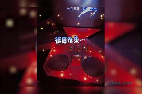 老公拉着老婆去厕所送情人节礼物，因为有音乐怕吵到孩子睡觉