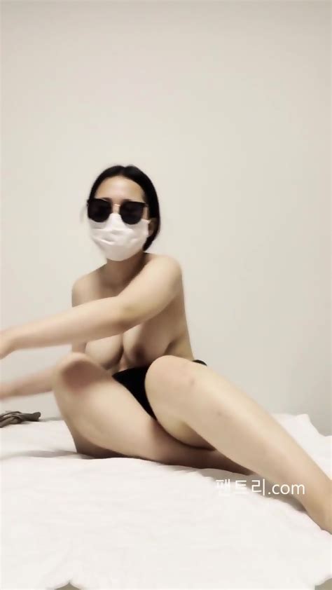 치마입고 앉아 쑤시는 썬글이 팬트리 국산야동 한국야동 최신야동 무료야동 무료입장