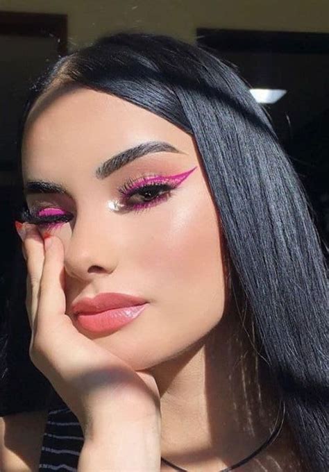 20 Valentine S Day Makeup Ideas 2023 Hot Pink Graphic Liner Artofit