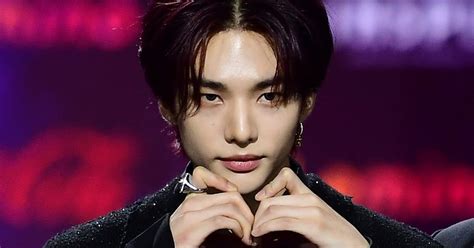 [ten포토]스트레이키즈 현진 분위기 남신