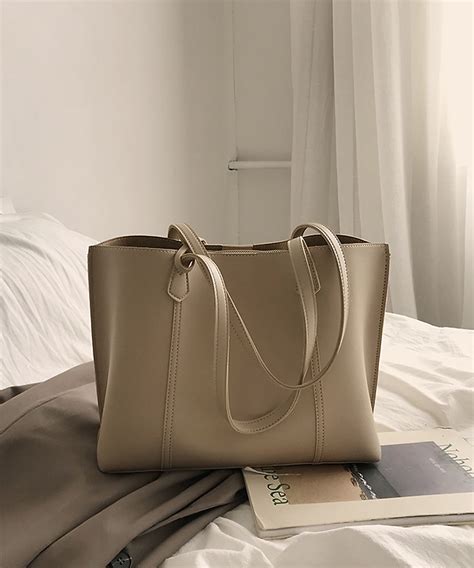 글램디브 [당일출고📌mds Pick 캠퍼스룩 출근룩]심플 베이직 데일리 스퀘어 가죽 레더 빅 노트북 숄더백 쇼퍼백 새내기 전공책 가방 론다 A2250