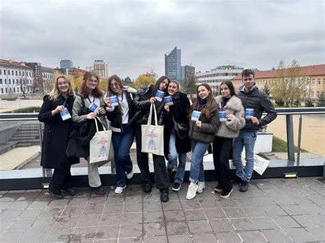 Ученици от ППМГ „Акад Иван Ценов“ във Враца участваха в Международен биомедицински конгрес снимки