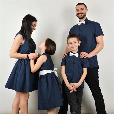 Официални Дрехи за Семейството в Тъмносиньо