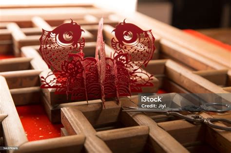 중국 3 차원 종이 절단 및 고대 창 격자 축제 구정 0명에 대한 스톡 사진 및 기타 이미지 0명 3차원 형태 Blessing Istock