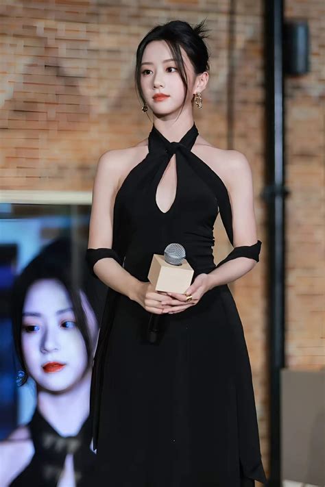 เปา ซ่าง เอิน อึ้งย้ง2024 ชุดดำ 8 รูป