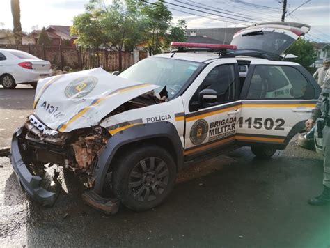 Colisão Envolvendo Viatura Policial Deixa Três Pessoas Feridas Em Passo