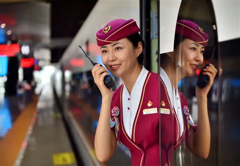 优质服务陪伴旅客出行， 高铁乘务员是怎样练成的 知乎