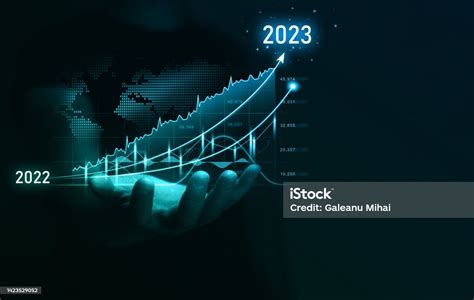 손에 들고 사업가 증가 화살표 그래프 기업 미래 성장 년 2022 년에서 2023 년 계획 기회 도전 및 사업 전략 테크놀로지에 대한 스톡 사진 및 기타 이미지 Istock