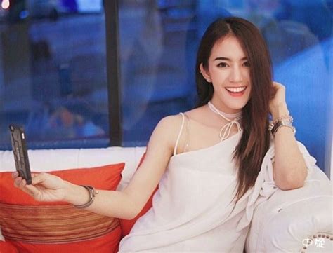 在旋转拥抱我们 ZZXXO