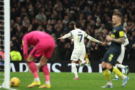 축구의 신 손흥민 위기의 토트넘 구한 해결사