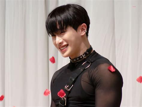 Pin By Andie ༺♡༻ On Wonho Perfect Man Man In Love Monsta X