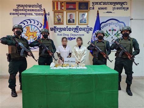 បង្ហាញខ្លួនស្ត្រីជនសង្ស័យ ២នាក់ និងគ្រឿងញៀនជាង ៥ គីឡូក្រាម មុនបញ្ជូនទៅសាលាដំបូងរាជធានីភ្នំពេញ