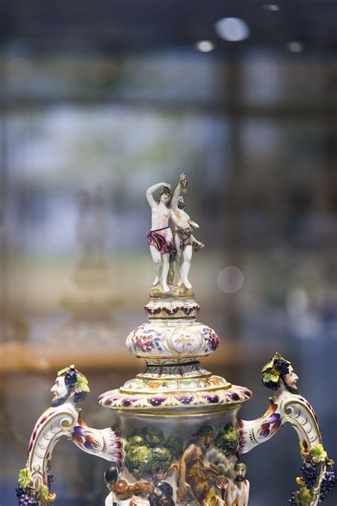 上海对外经贸大学博物馆开馆东风西渐展欧洲瓷器精品 文博信息
