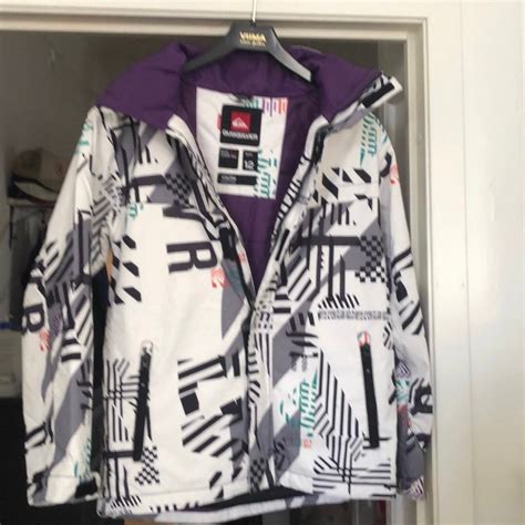 Se Produkter Som Liknar Quiksilver Vit Vinterjacka Sk På Tradera 659784533