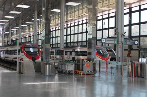 Движение поездов остановлено по всей Испании