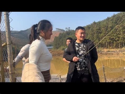大舅今天来参观我的养猪场说要合伙投 万养跑山猪是个好项目 YouTube