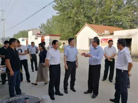 人民银行南京分行贾拓副行长到邳州农商银行金融综合服务站开展调研走访
