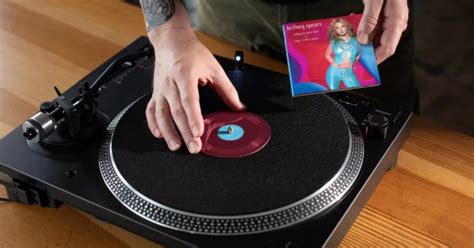These Tiny Vinyl Records Actually Play Music And Theyre Exclusively