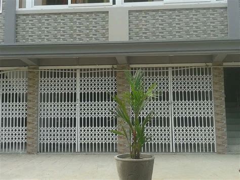 စိန္ ေရႊ ထြန္း သံပန္း၊သံတံခါးႏွင့္စတီးအမ်ိဳးမ်ိဳးလုပ္ငန္း သံပန်း၊သံတံခါး၊ဘာဂျာတံခါး၊ဆန်းရှိတ