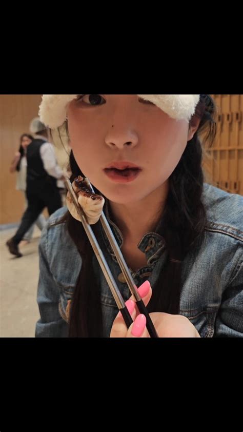 문히쁘 Moonhippeu • Instagram Photos And Videos