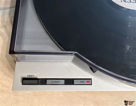 Refurbished Technics SL Quartz Direct Drive Linear Tracking Turntable Photo US