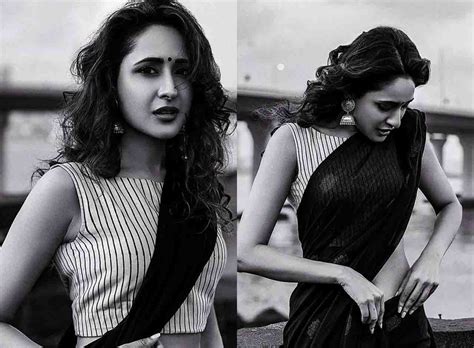 Pragya Jaiswal Hot In Saree Filmy19