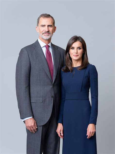 La Reina Letizia Repite Un Vestido Dos Colores L Rtvees
