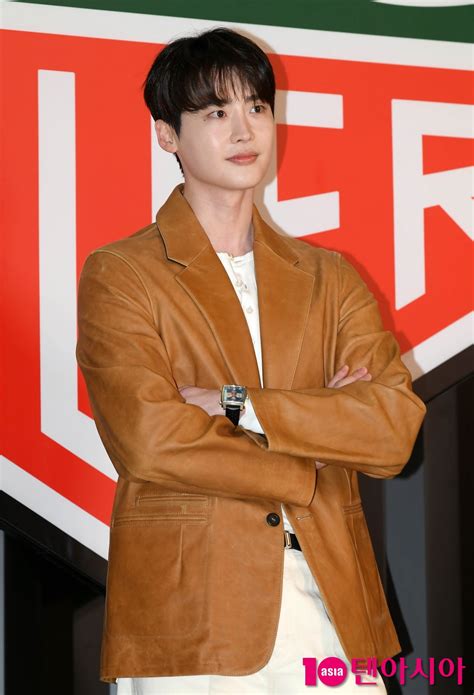 이종석 극강의 남친美 아이유가 반한 꽃미소ten포토 텐아시아