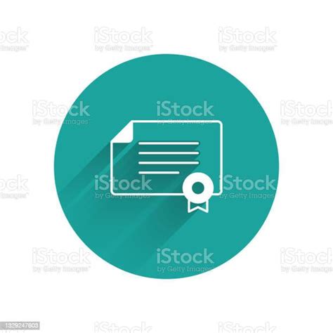 긴 그림자 배경으로 격리된 흰색 인증서 템플릿 아이콘입니다 성취 수상 학위 보조금 졸업장 개념 녹색 원 버튼입니다 벡터 건강 진단에 대한 스톡 벡터 아트 및 기타 이미지