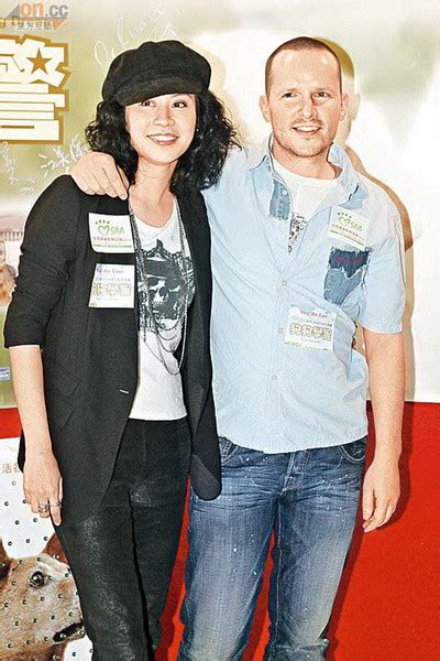 宣萱与男友出席首映礼 曾带小狗做绝育手术图影音娱乐新浪网