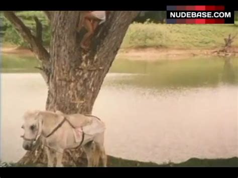 Klaudia Koronel Sex On Tree Tuhog NudeBase Com