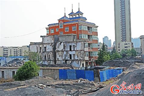 河南洛阳现最豪华钉子户 村支书小洋楼无人敢拆 搜狐新闻