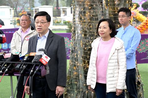 特區政府主要官員今開展十八區歲晚關愛家訪活動（附圖／短片）