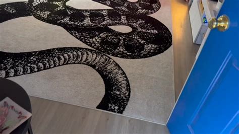 치마를 입은 님펫이 야한 소년과 포르노에서 벌거 벗은 덩치와 섹스를하고 있습니다 Cnn Amador