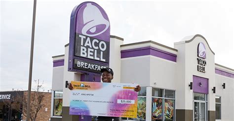 The Taco Bell Foundation Serves Up 10 Mil In Live Más Scholarships Nations Restaurant News